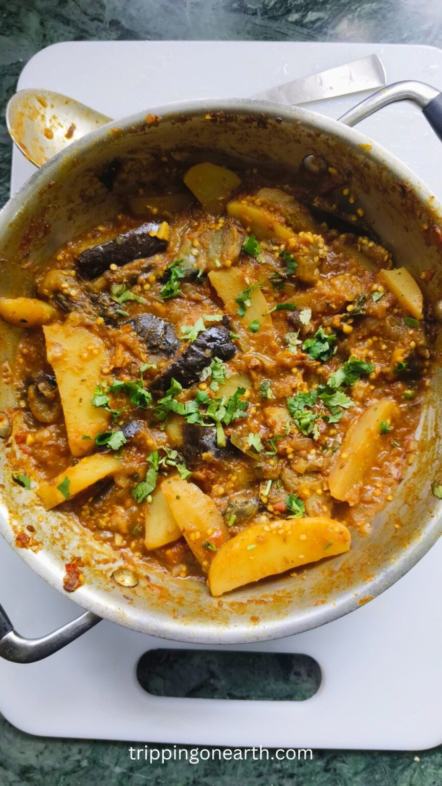 Aloo Baingan ( Potato Brinjal Curry ) - Tripping on Earth