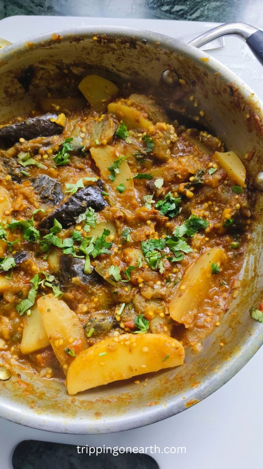 Aloo Baingan ( Potato Brinjal Curry ) - Tripping on Earth