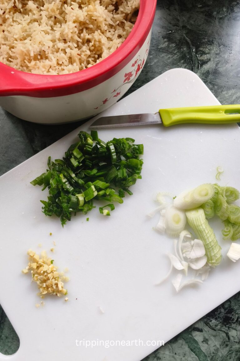Filipino Garlic Fried Rice: Easy Authentic Sinangag Recipe - Tripping ...
